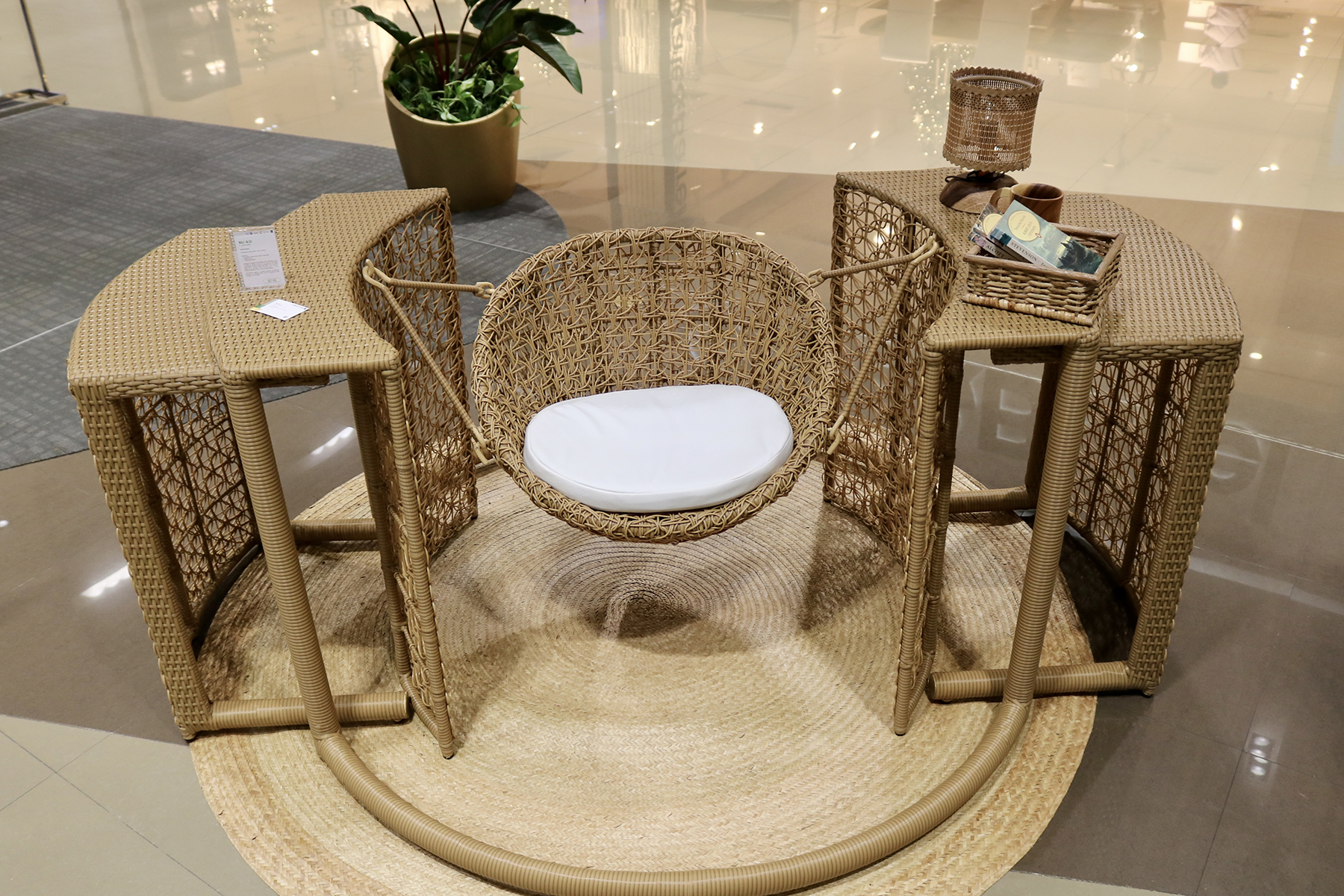 Value+Able: Muwebles na sumasagisag sa panukdulang katangian ng ...